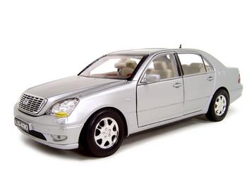 Sammler-Modell :: Auto :: Lexus LS 430 silber 1/18