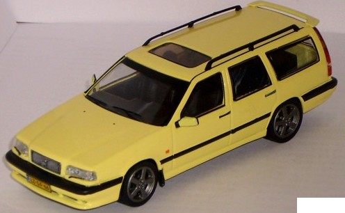 Sammler-Modell :: Volvo 850 T5R Break 1995 gelb 1:43